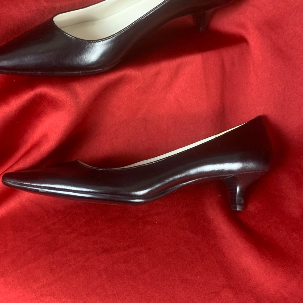 "Calvin Cline" Classic Kitten Pumps - Gem